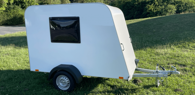 Mini Wohnwagen 750 kg bei - First Camper
